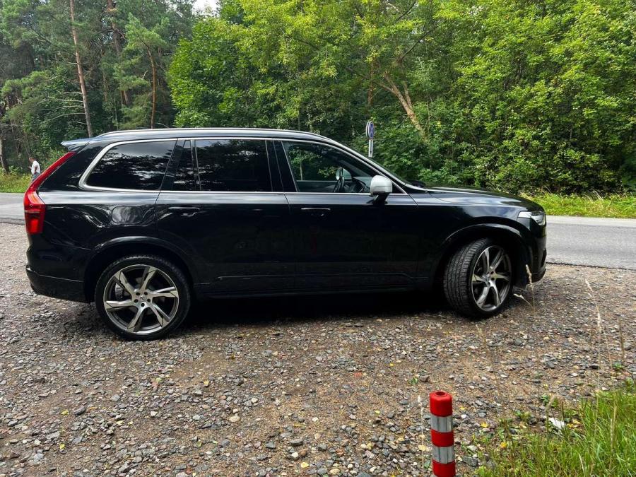 Black Volvo XC90 2016 in Klaipeda, with an engine capacity of 2.00 L and mileage of 247 thousand km for 17000 €, photo 6 on AUTOMOTO.COM.LV