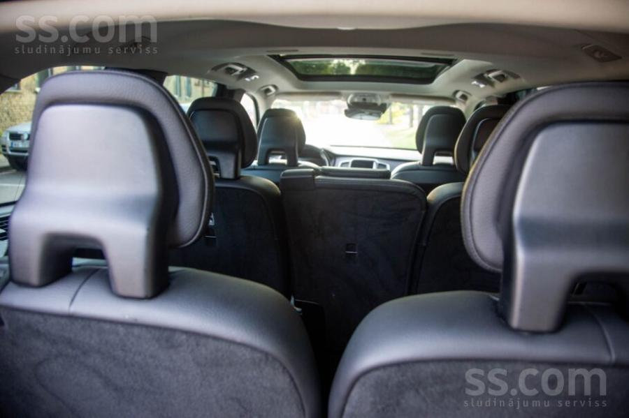 Black Volvo XC90 2016 in Riga, with an engine capacity of 2.00 L and mileage of 277 thousand km for 18300 €, photo 11 on AUTOMOTO.COM.LV
