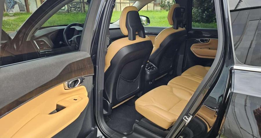 Black Volvo XC90 2016 in Klaipeda, with an engine capacity of 1.97 L and mileage of 240 thousand km for 16500 €, photo 13 on AUTOMOTO.COM.LV