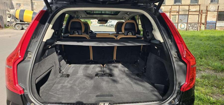 Black Volvo XC90 2016 in Klaipeda, with an engine capacity of 1.97 L and mileage of 240 thousand km for 16500 €, photo 16 on AUTOMOTO.COM.LV