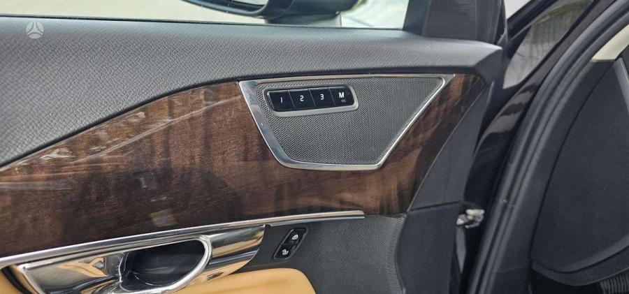 Black Volvo XC90 2016 in Klaipeda, with an engine capacity of 1.97 L and mileage of 240 thousand km for 16500 €, photo 18 on AUTOMOTO.COM.LV