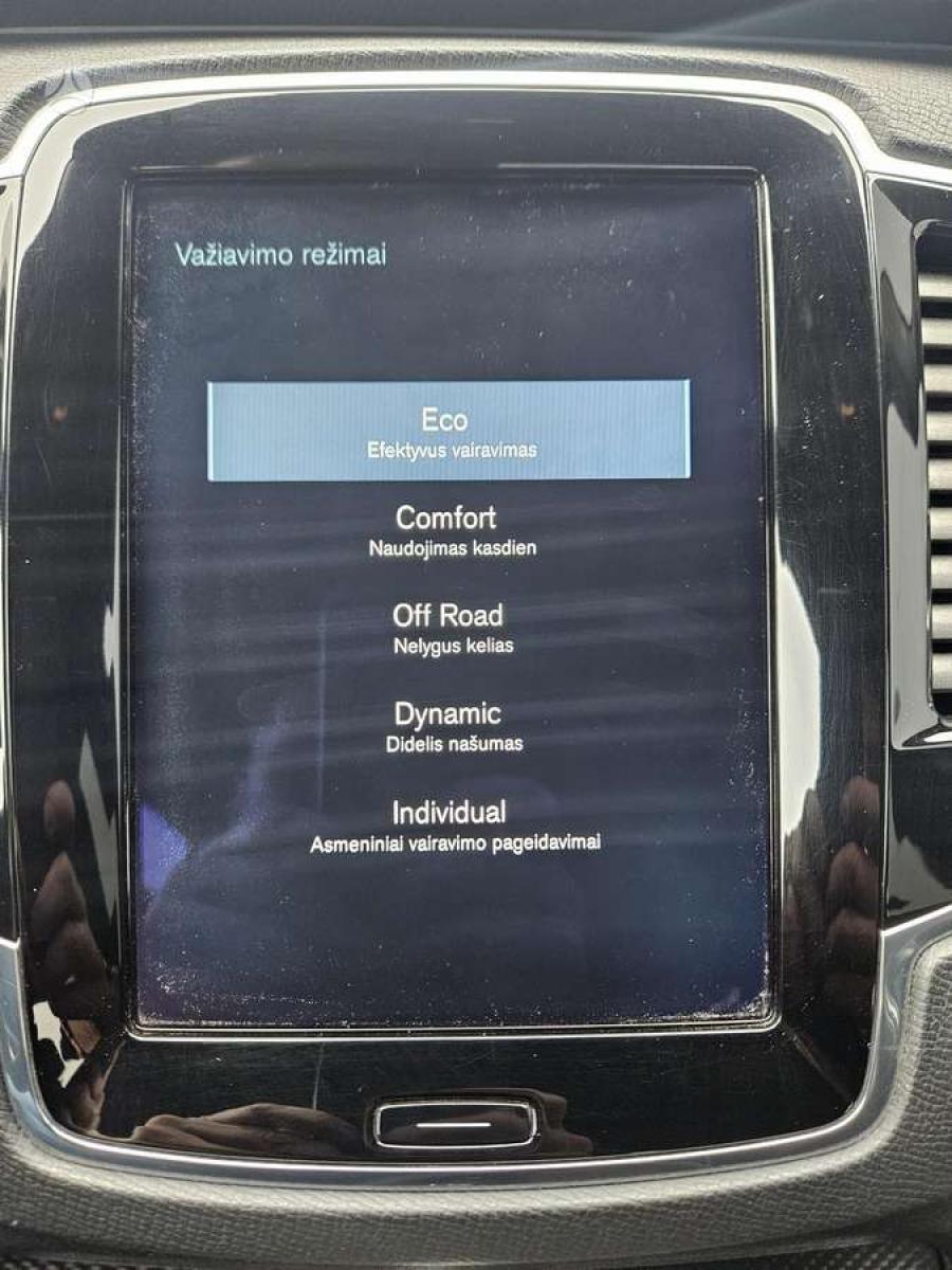 Melns Volvo XC90 2016 Šauļi, ar dzinēja tilpumu 1.97 L un nobraukumu 179 tūkst. km par 25000 €, foto 30 vietnē AUTOMOTO.COM.LV