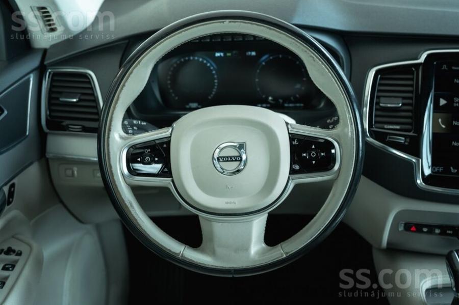 Black Volvo XC90 2016 in Riga, with an engine capacity of 2.00 L and mileage of 250 thousand km for 18500 €, photo 12 on AUTOMOTO.COM.LV