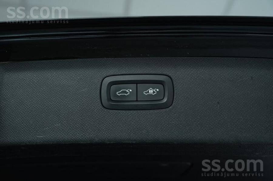 Black Volvo XC90 2016 in Riga, with an engine capacity of 2.00 L and mileage of 250 thousand km for 18500 €, photo 26 on AUTOMOTO.COM.LV