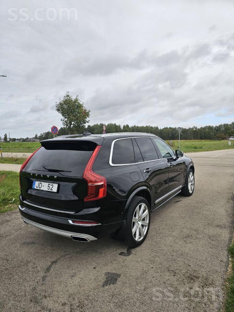 Black Volvo XC90 2016 in Riga, with an engine capacity of 2.00 L and mileage of 368 thousand km for 24500 €, photo 4 on AUTOMOTO.COM.LV
