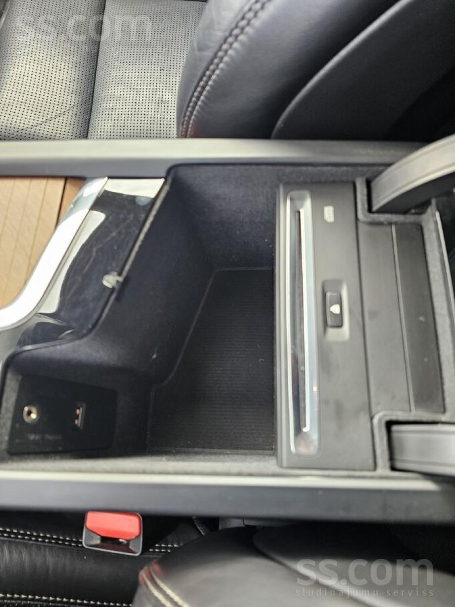 Black Volvo XC90 2016 in Riga, with an engine capacity of 2.00 L and mileage of 368 thousand km for 24500 €, photo 18 on AUTOMOTO.COM.LV