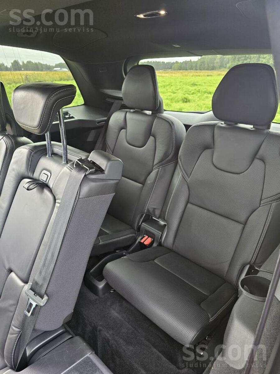 Black Volvo XC90 2016 in Riga, with an engine capacity of 2.00 L and mileage of 368 thousand km for 24500 €, photo 28 on AUTOMOTO.COM.LV