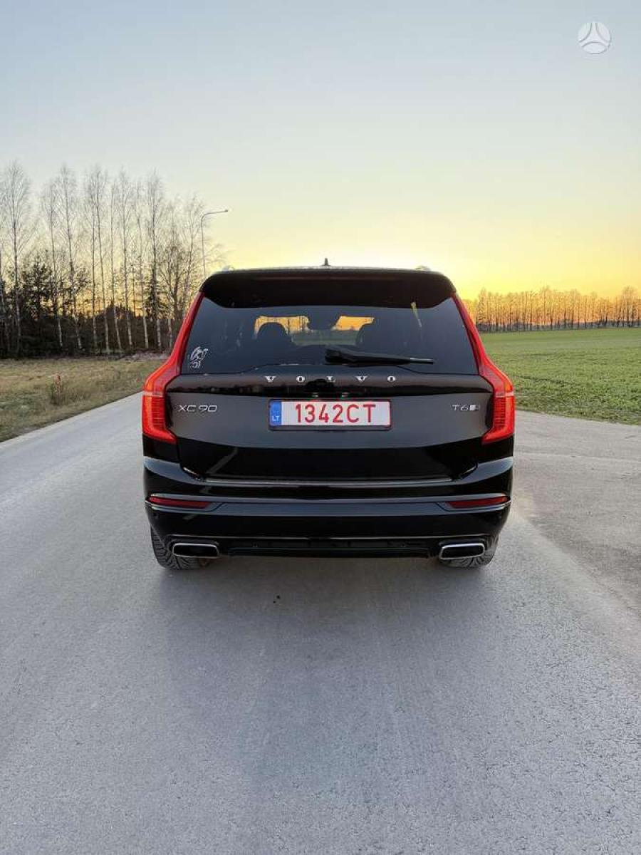 Black Volvo XC90 2017 in Sakiai, with an engine capacity of 1.97 L and mileage of 222 thousand km for 22444 €, photo 7 on AUTOMOTO.COM.LV