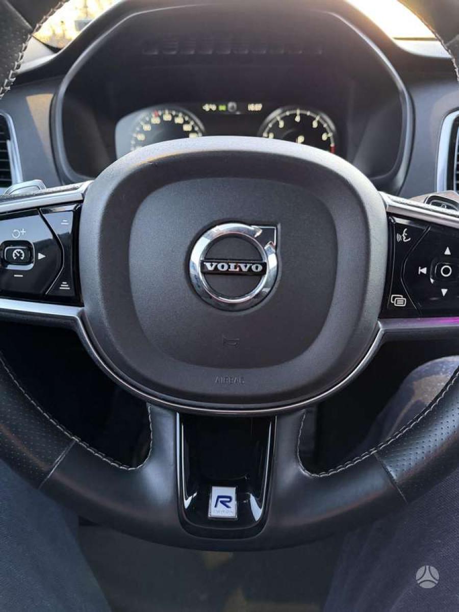 Black Volvo XC90 2017 in Sakiai, with an engine capacity of 1.97 L and mileage of 222 thousand km for 22444 €, photo 13 on AUTOMOTO.COM.LV