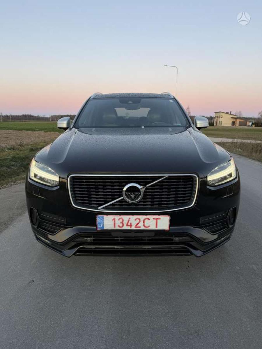 Black Volvo XC90 2017 in Sakiai, with an engine capacity of 1.97 L and mileage of 222 thousand km for 22444 €, photo 3 on AUTOMOTO.COM.LV