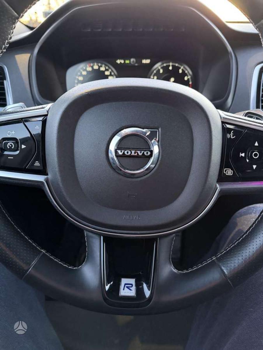 Black Volvo XC90 2017 in Sakiai, with an engine capacity of 1.97 L and mileage of 222 thousand km for 22444 €, photo 12 on AUTOMOTO.COM.LV
