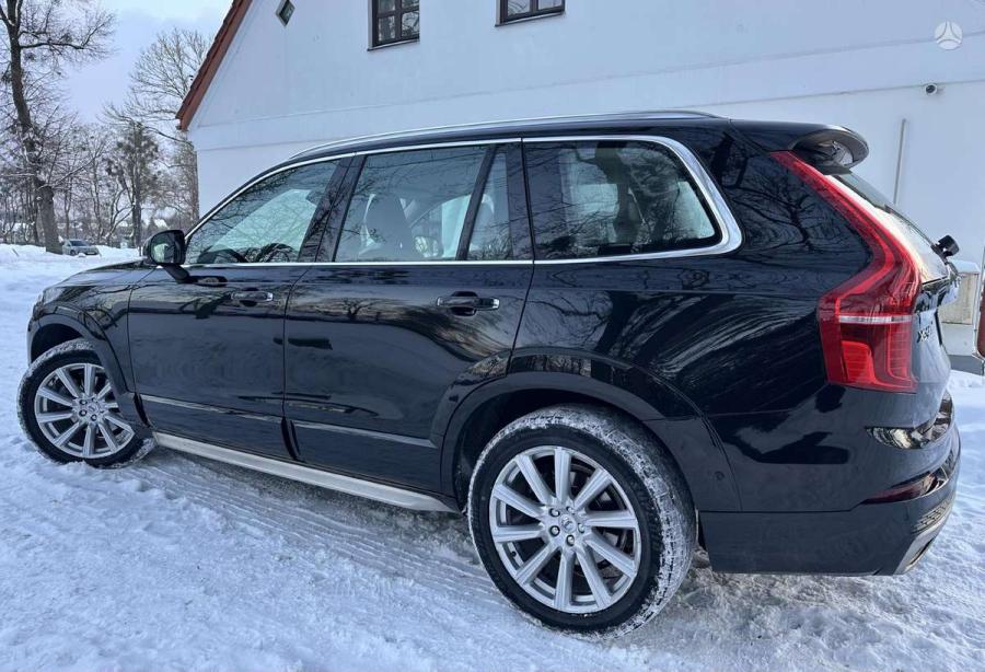 Black Volvo XC90 2017 in Kaunas, with an engine capacity of 1.97 L and mileage of 220 thousand km for 23900 €, photo 3 on AUTOMOTO.COM.LV