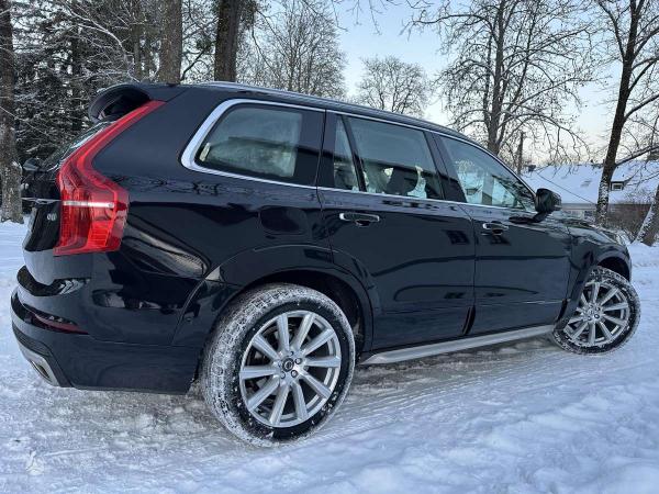 Black Volvo XC90 2017 in Kaunas, with an engine capacity of 1.97 L and mileage of 220 thousand km for 23900 €, photo 4 on AUTOMOTO.COM.LV