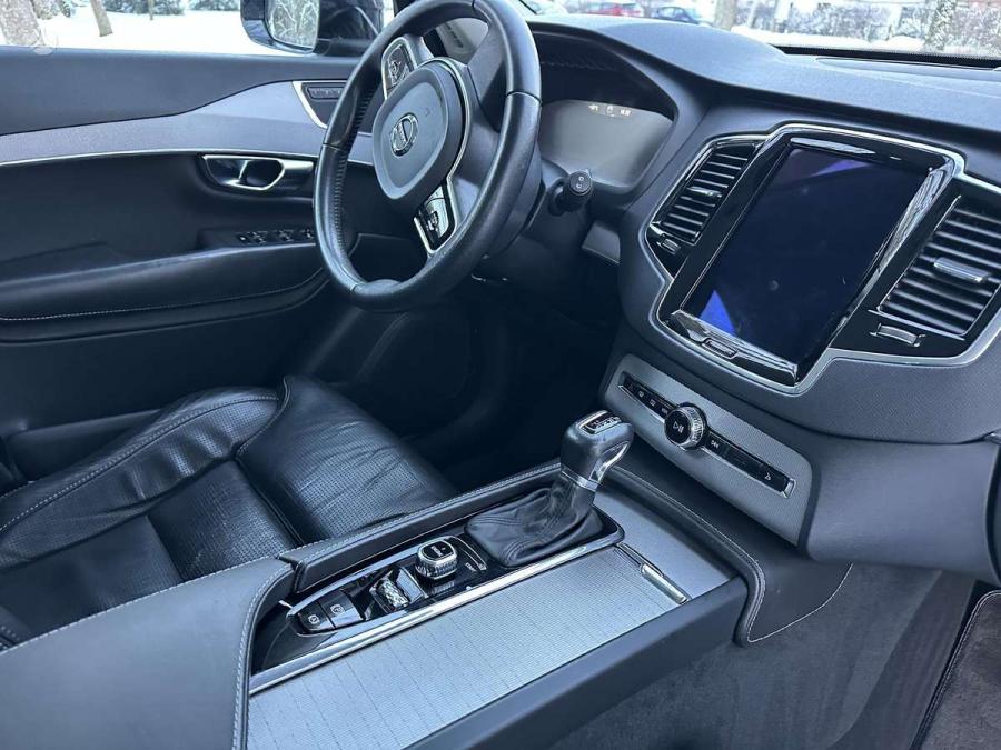 Black Volvo XC90 2017 in Kaunas, with an engine capacity of 1.97 L and mileage of 220 thousand km for 23900 €, photo 15 on AUTOMOTO.COM.LV
