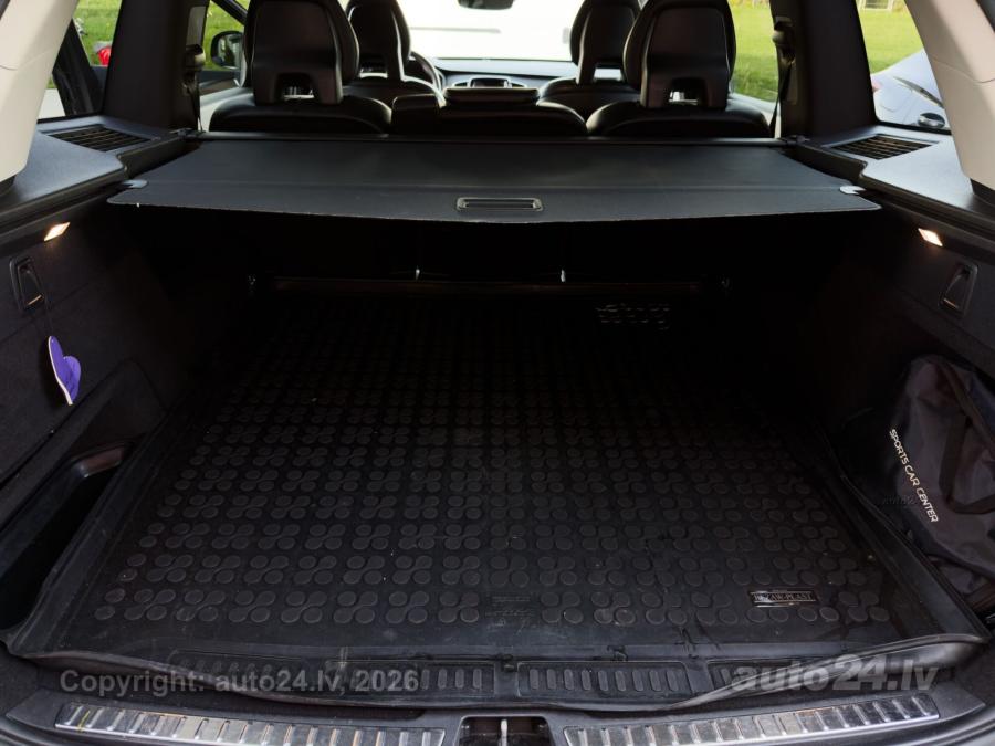 Black Volvo XC90 2017 in Tartu, with an engine capacity of 2.00 L and mileage of 204 thousand km for 25000 €, photo 13 on AUTOMOTO.COM.LV