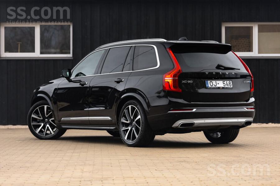 Black Volvo XC90 2017 in Jelgava, with an engine capacity of 2.00 L and mileage of 257 thousand km for 28900 €, photo 5 on AUTOMOTO.COM.LV
