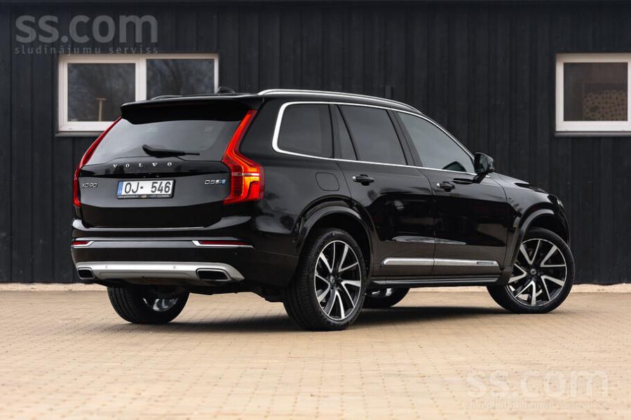Black Volvo XC90 2017 in Jelgava, with an engine capacity of 2.00 L and mileage of 257 thousand km for 28900 €, photo 6 on AUTOMOTO.COM.LV