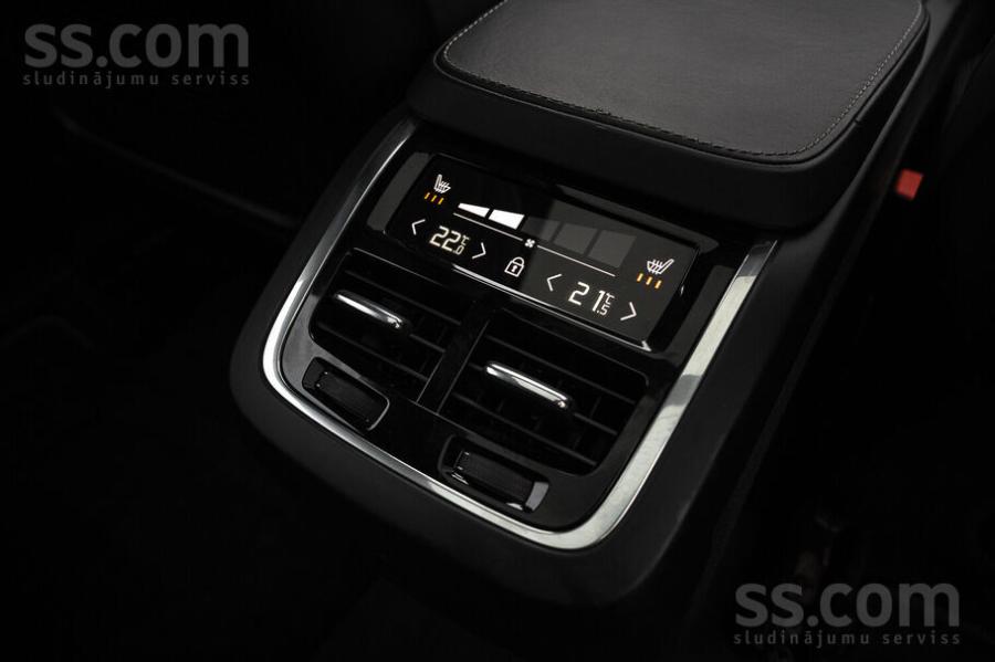 Black Volvo XC90 2017 in Jelgava, with an engine capacity of 2.00 L and mileage of 257 thousand km for 28900 €, photo 16 on AUTOMOTO.COM.LV