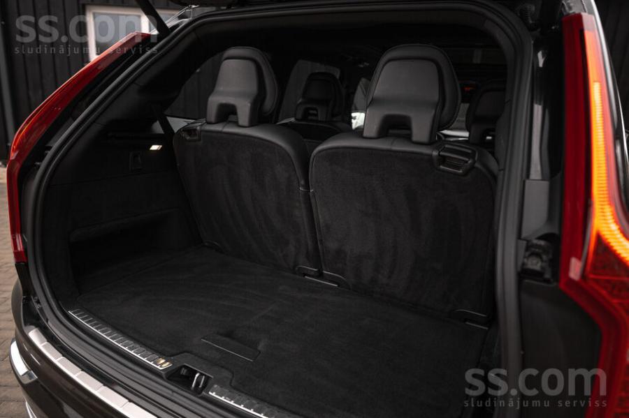 Black Volvo XC90 2017 in Jelgava, with an engine capacity of 2.00 L and mileage of 257 thousand km for 28900 €, photo 17 on AUTOMOTO.COM.LV