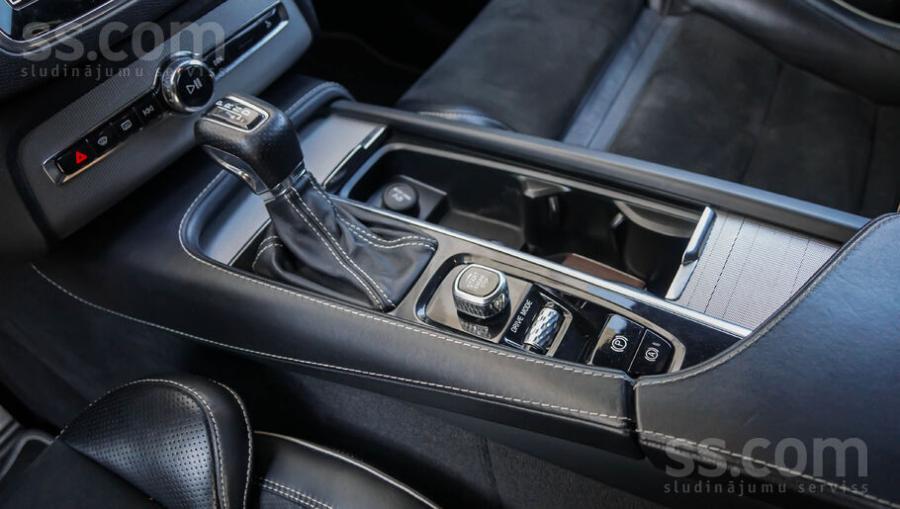 Melns Volvo XC90 2017 Rīga, ar dzinēja tilpumu 2.00 L un nobraukumu 190 tūkst. km par 26950 €, foto 18 vietnē AUTOMOTO.COM.LV