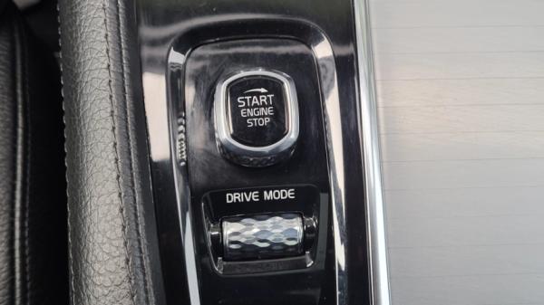 Melns Volvo XC90 2017 Rīga, ar dzinēja tilpumu 2.00 L un nobraukumu 257 tūkst. km par 25900 €, foto 8 vietnē AUTOMOTO.COM.LV