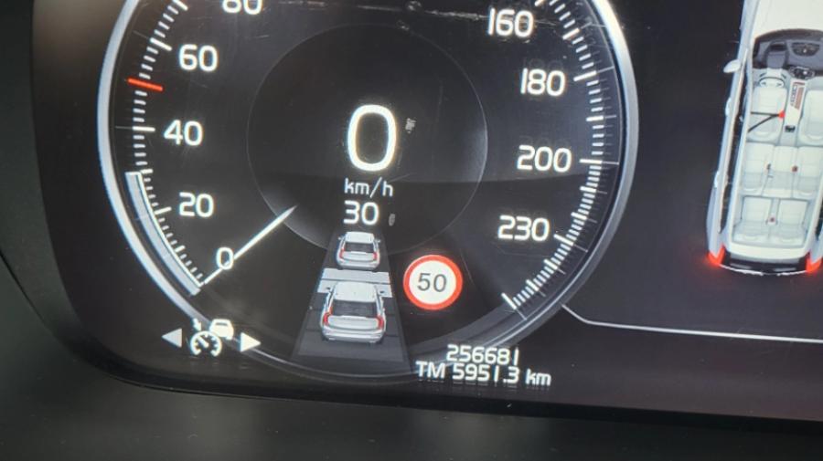 Melns Volvo XC90 2017 Rīga, ar dzinēja tilpumu 2.00 L un nobraukumu 257 tūkst. km par 25900 €, foto 13 vietnē AUTOMOTO.COM.LV