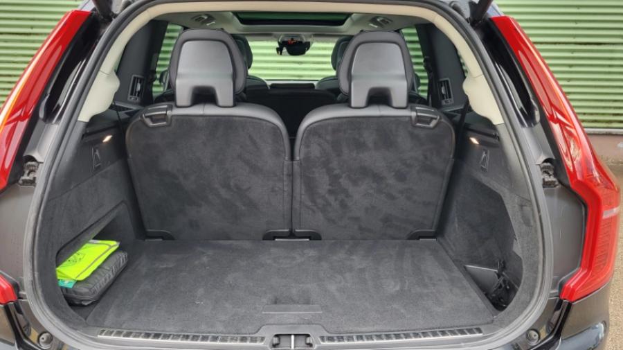 Melns Volvo XC90 2017 Rīga, ar dzinēja tilpumu 2.00 L un nobraukumu 257 tūkst. km par 25900 €, foto 18 vietnē AUTOMOTO.COM.LV