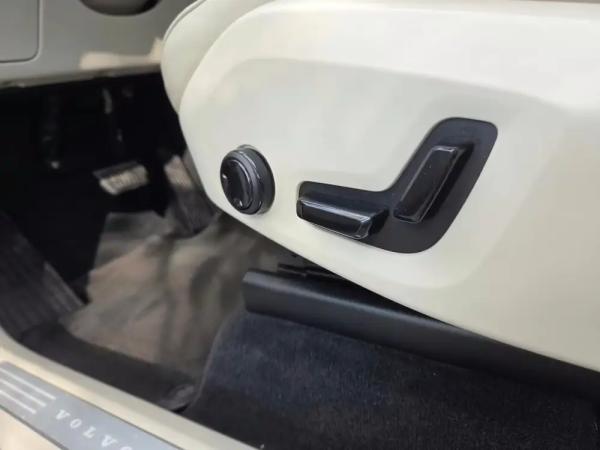 Melns Volvo XC90 2017 Jelgava, ar dzinēja tilpumu 2.00 L un nobraukumu 190 tūkst. km par 22500 €, foto 9 vietnē AUTOMOTO.COM.LV