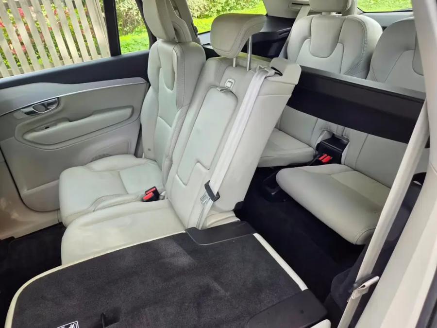Black Volvo XC90 2017 in Jelgava, with an engine capacity of 2.00 L and mileage of 190 thousand km for 22500 €, photo 17 on AUTOMOTO.COM.LV