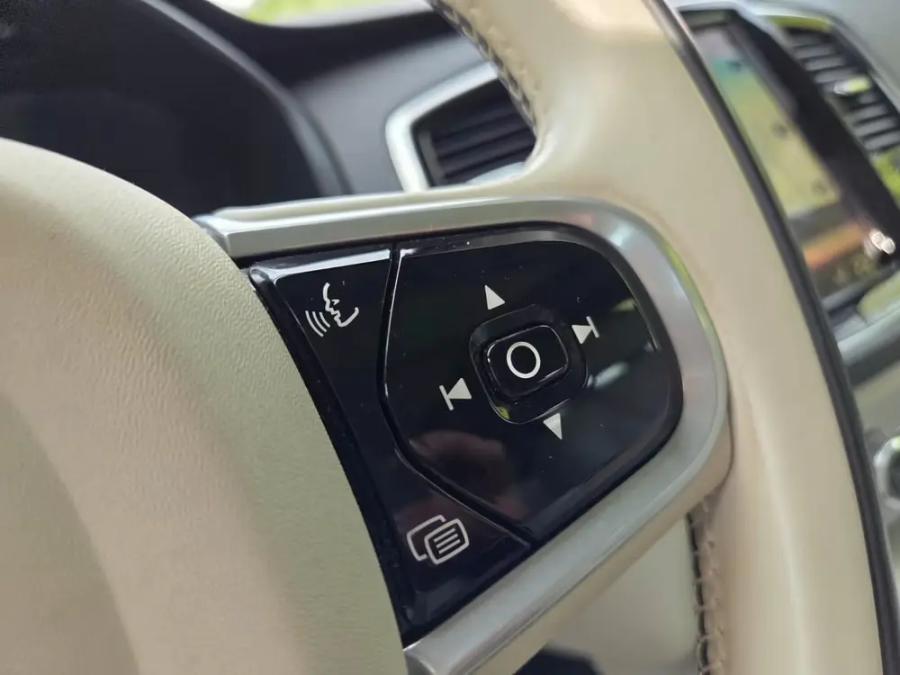 Black Volvo XC90 2017 in Jelgava, with an engine capacity of 2.00 L and mileage of 190 thousand km for 22500 €, photo 24 on AUTOMOTO.COM.LV