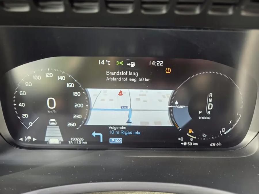 Black Volvo XC90 2017 in Jelgava, with an engine capacity of 2.00 L and mileage of 190 thousand km for 22500 €, photo 25 on AUTOMOTO.COM.LV