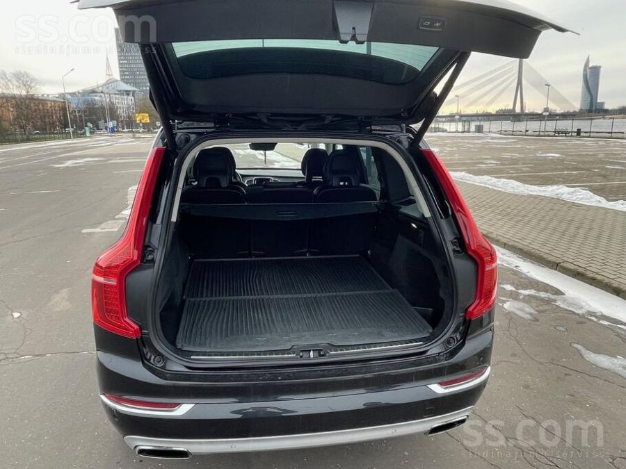 Black Volvo XC90 2017 in Riga, with an engine capacity of 2.00 L and mileage of 80 thousand km for 30500 €, photo 7 on AUTOMOTO.COM.LV