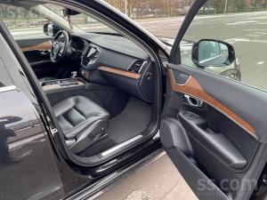 Black Volvo XC90 2017 in Riga, with an engine capacity of 2.00 L and mileage of 80 thousand km for 30500 €, photo 12 on AUTOMOTO.COM.LV
