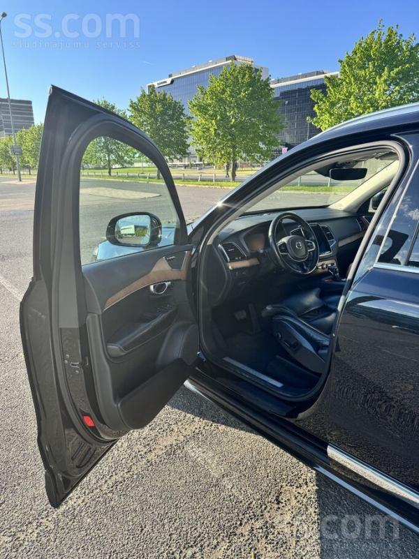 Black Volvo XC90 2017 in Riga, with an engine capacity of 2.00 L and mileage of 167 thousand km for 22000 €, photo 7 on AUTOMOTO.COM.LV