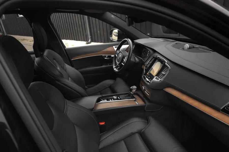 Melns Volvo XC90 2017 Jelgava, ar dzinēja tilpumu 2.00 L un nobraukumu 257 tūkst. km par 27900 €, foto 10 vietnē AUTOMOTO.COM.LV