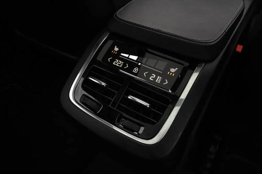 Melns Volvo XC90 2017 Jelgava, ar dzinēja tilpumu 2.00 L un nobraukumu 257 tūkst. km par 27900 €, foto 16 vietnē AUTOMOTO.COM.LV