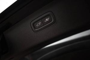 Melns Volvo XC90 2017 Jelgava, ar dzinēja tilpumu 2.00 L un nobraukumu 257 tūkst. km par 27900 €, foto 18 vietnē AUTOMOTO.COM.LV