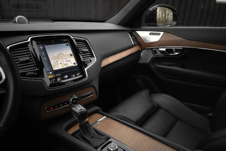 Melns Volvo XC90 2017 Jelgava, ar dzinēja tilpumu 2.00 L un nobraukumu 257 tūkst. km par 27900 €, foto 23 vietnē AUTOMOTO.COM.LV
