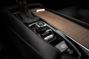 Melns Volvo XC90 2017 Jelgava, ar dzinēja tilpumu 2.00 L un nobraukumu 257 tūkst. km par 27900 €, foto 24 vietnē AUTOMOTO.COM.LV