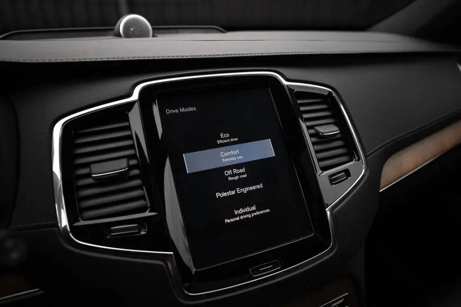 Melns Volvo XC90 2017 Jelgava, ar dzinēja tilpumu 2.00 L un nobraukumu 257 tūkst. km par 27900 €, foto 25 vietnē AUTOMOTO.COM.LV