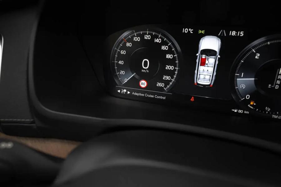 Melns Volvo XC90 2017 Jelgava, ar dzinēja tilpumu 2.00 L un nobraukumu 257 tūkst. km par 27900 €, foto 31 vietnē AUTOMOTO.COM.LV