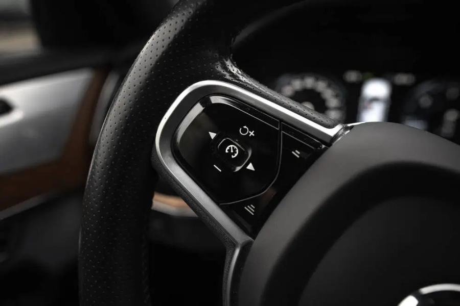 Melns Volvo XC90 2017 Jelgava, ar dzinēja tilpumu 2.00 L un nobraukumu 257 tūkst. km par 27900 €, foto 32 vietnē AUTOMOTO.COM.LV