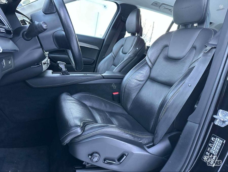 Black Volvo XC90 2017 in Kaunas, with an engine capacity of 2.00 L and mileage of 220 thousand km for 23900 €, photo 10 on AUTOMOTO.COM.LV