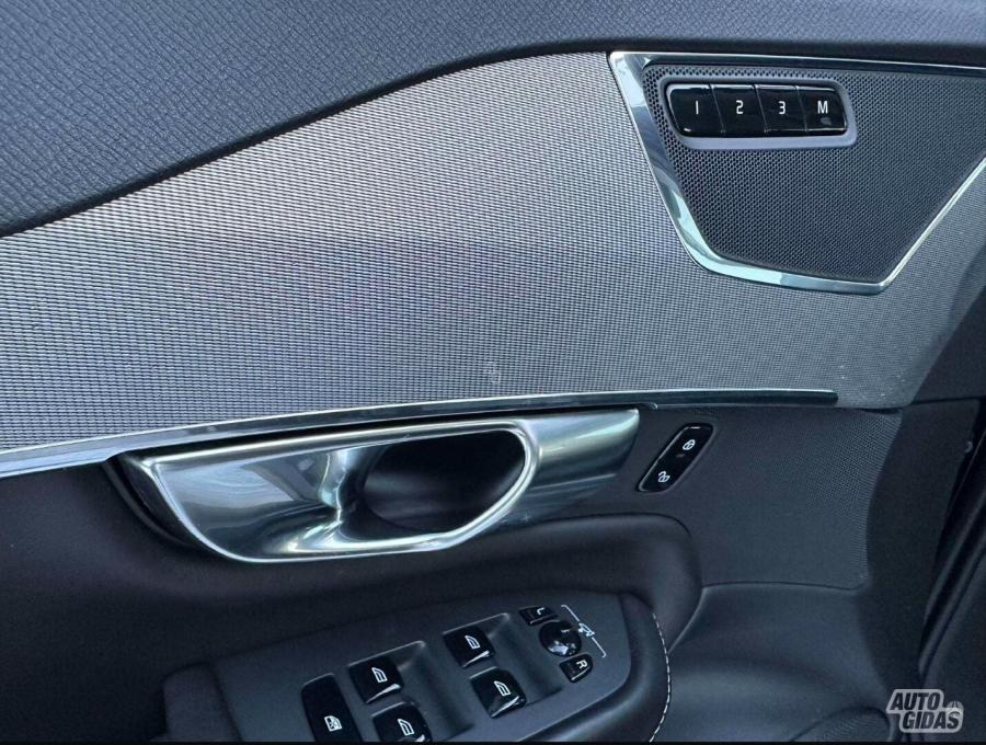 Black Volvo XC90 2017 in Kaunas, with an engine capacity of 2.00 L and mileage of 220 thousand km for 23900 €, photo 18 on AUTOMOTO.COM.LV