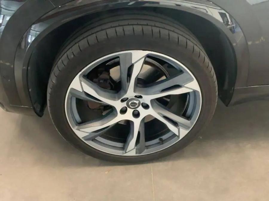 Melns Volvo XC90 2017 Rīga, ar dzinēja tilpumu 2.00 L un nobraukumu 223 tūkst. km par 21900 €, foto 13 vietnē AUTOMOTO.COM.LV