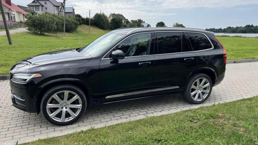 Black Volvo XC90 2017 in Telschi, with an engine capacity of 1.97 L and mileage of 225 thousand km for 21900 €, photo 6 on AUTOMOTO.COM.LV
