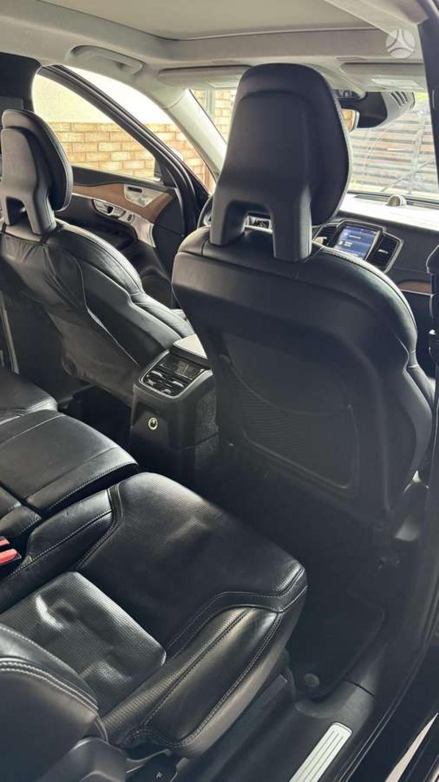 Black Volvo XC90 2017 in Telschi, with an engine capacity of 1.97 L and mileage of 225 thousand km for 21900 €, photo 10 on AUTOMOTO.COM.LV