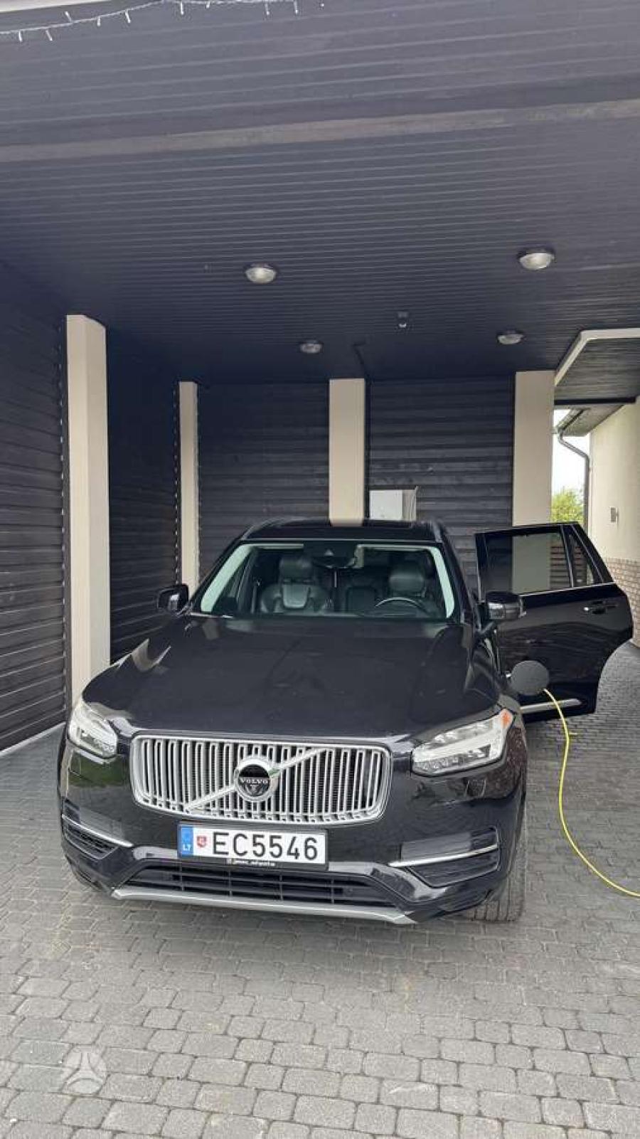 Black Volvo XC90 2017 in Telschi, with an engine capacity of 1.97 L and mileage of 225 thousand km for 21900 €, photo 12 on AUTOMOTO.COM.LV