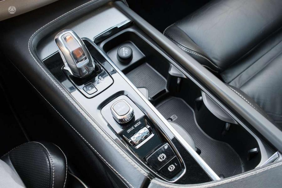 Melns Volvo XC90 2017 Kauņa, ar dzinēja tilpumu 2.00 L un nobraukumu 221 tūkst. km par 22900 €, foto 37 vietnē AUTOMOTO.COM.LV