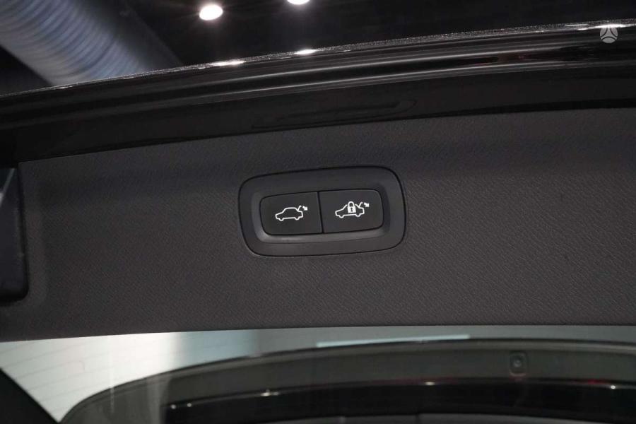 Melns Volvo XC90 2017 Viļņa, ar dzinēja tilpumu 1.97 L un nobraukumu 189 tūkst. km par 27900 €, foto 16 vietnē AUTOMOTO.COM.LV